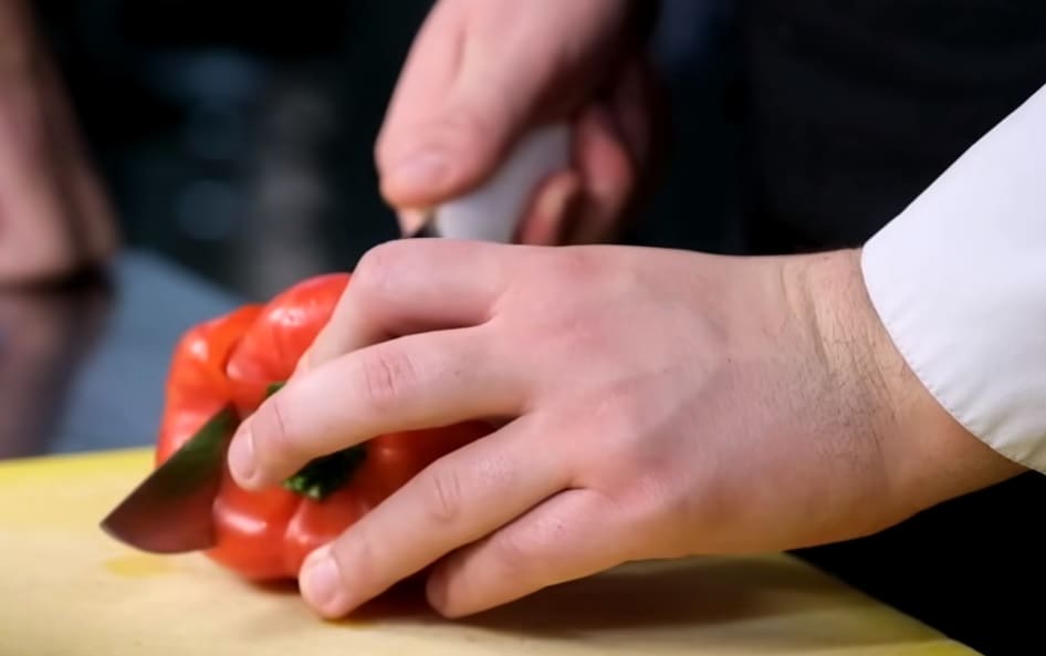 Traže kuhare za platu od 2.000 KM: “U sezoni veća za još 200 maraka” | 6yka