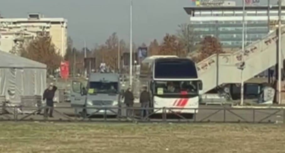 U Beograd stižu busevi puni birača iz BiH. Kažu da ne znaju zašto ne ...