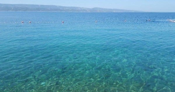 Kristalno plavo more i netaknute plaže: Jeftiniji od Hrvatske i Grčke ...