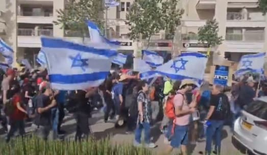 “Proključalo” u Jerusalimu: Hiljade na ulicama, postavljene barikade ... “Proključalo” u Jerusalimu: Hiljade na ulicama, postavljene barikade ...
