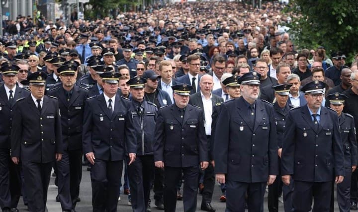 Protesti u Njemačkoj: Policija i građani na ulicama zbog ubistva ...