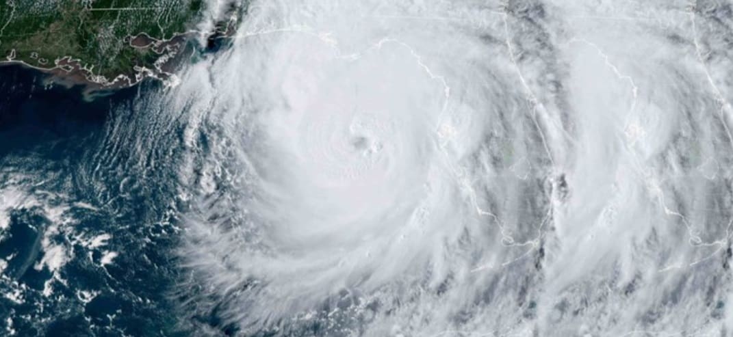 Snimio kako uragan usisava more: “Pogledajte ovo, sva je voda nestala ...