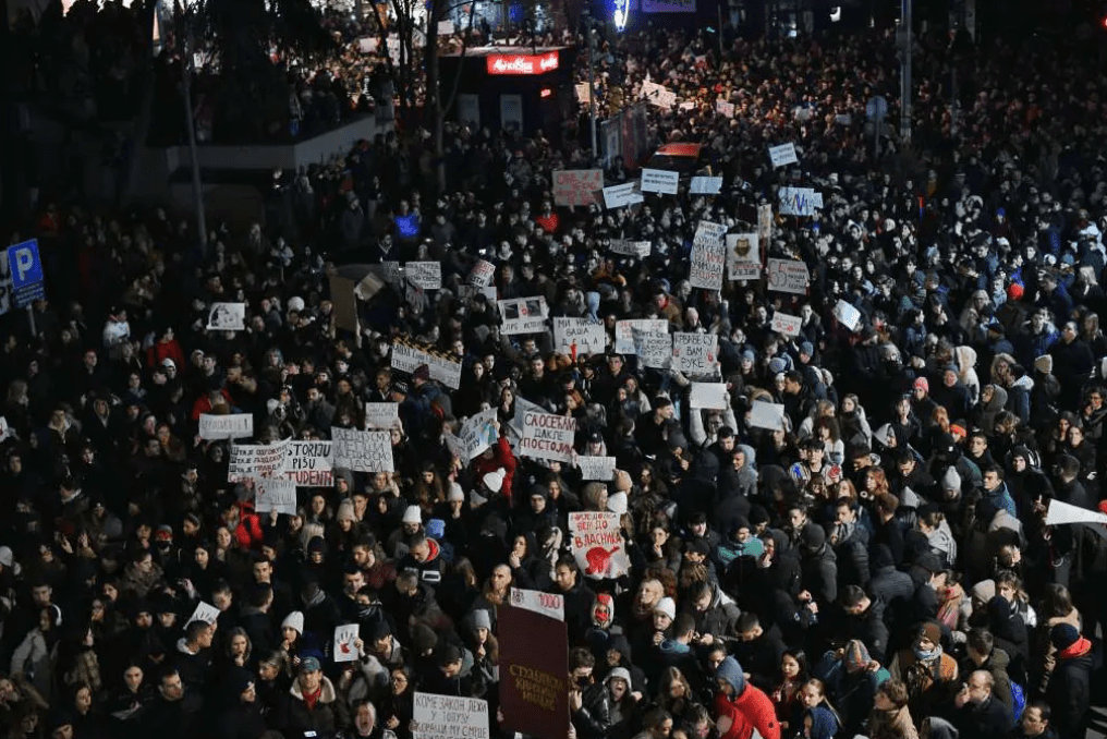 Nova okupljanja: Studenti i građani blokirali raskrsnicu u Beogradu na 15 minuta, odali počast ...