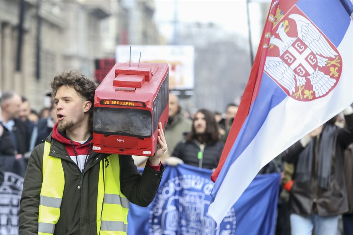 Beograd: Studenti blokirali Gradsko saobraćajno preduzeće, ne vozi ...