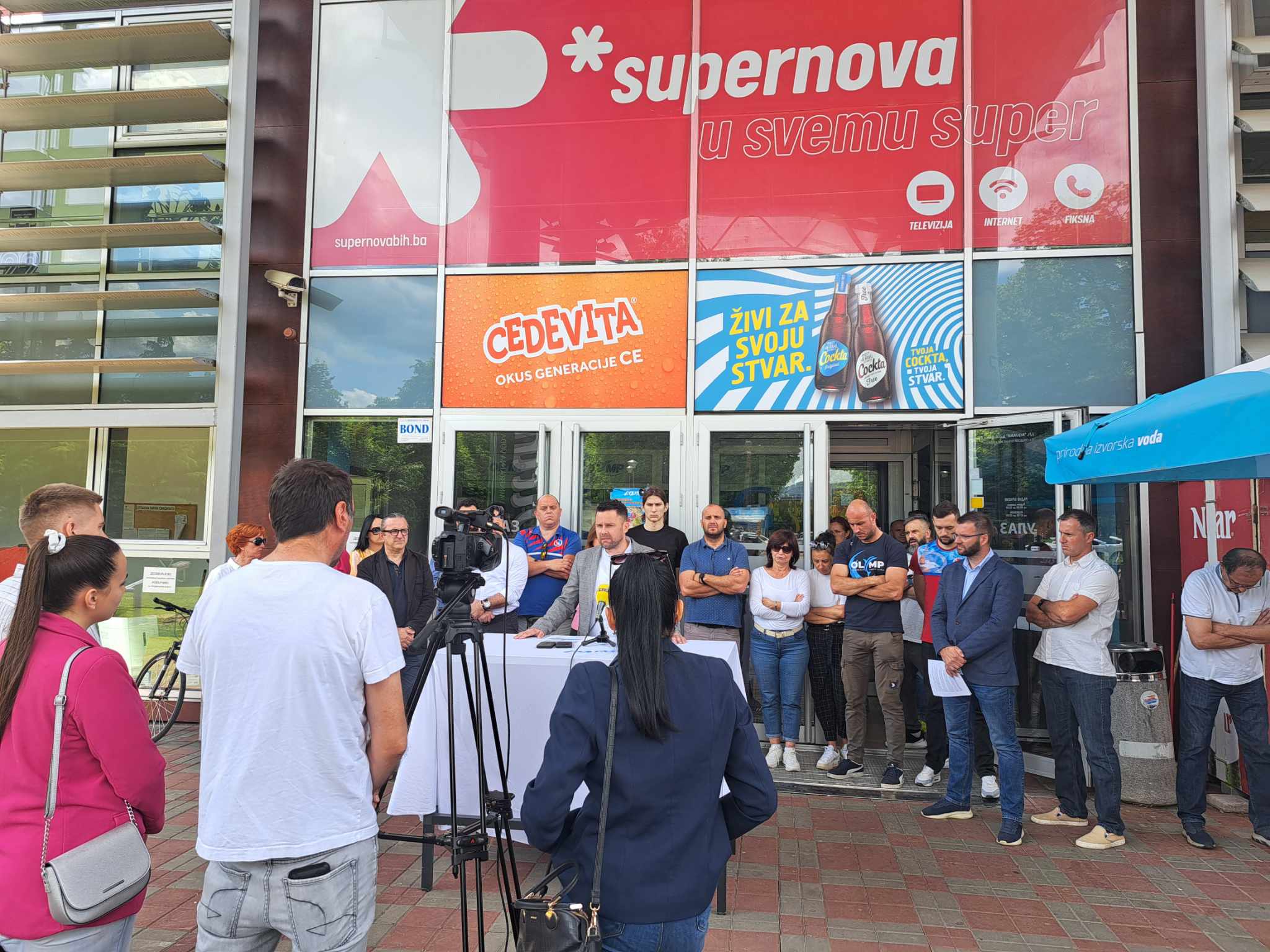 Zatvaranje Gradskog olimpijskog bazena Incel: Simbolično plivanje u go ...